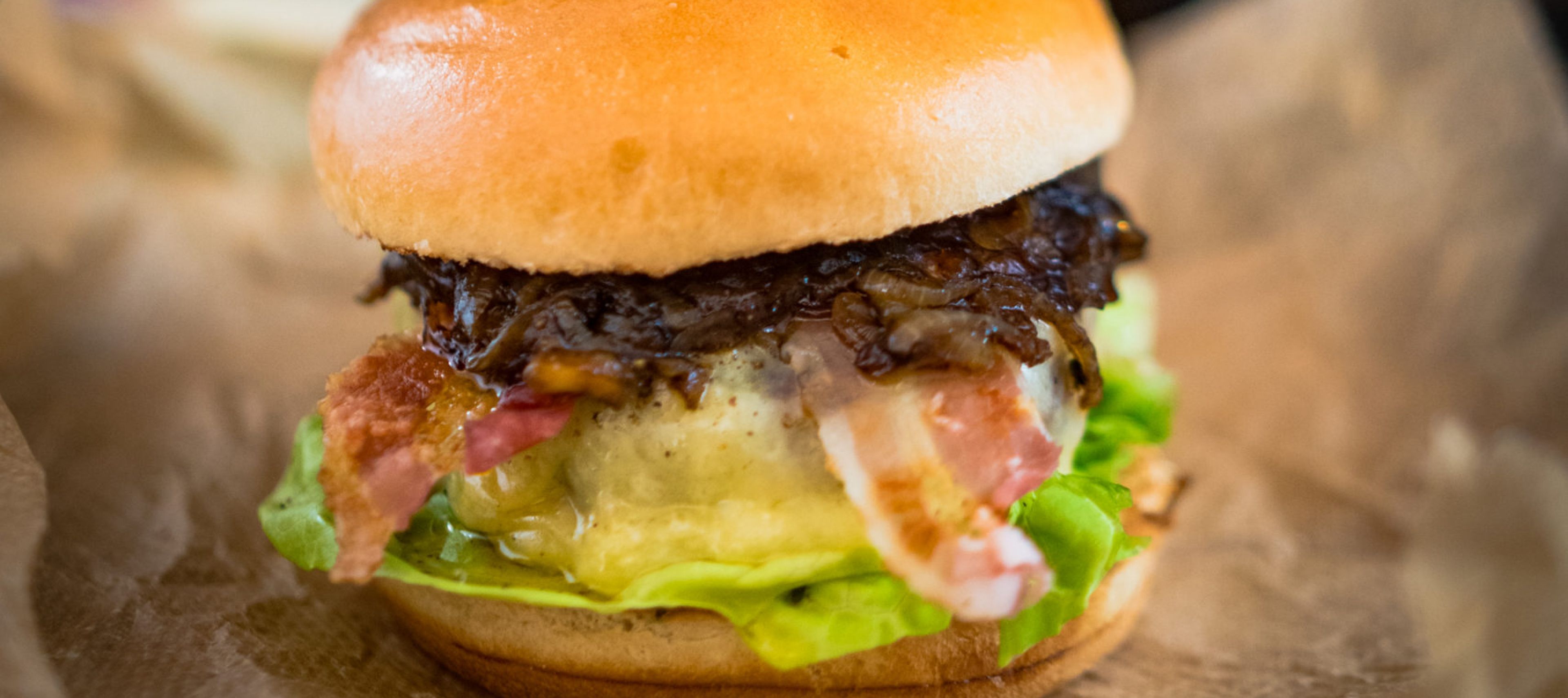 Big Irish Burger mit Vintage Cheddar Rezept einfach zubereitet - Kerrygold