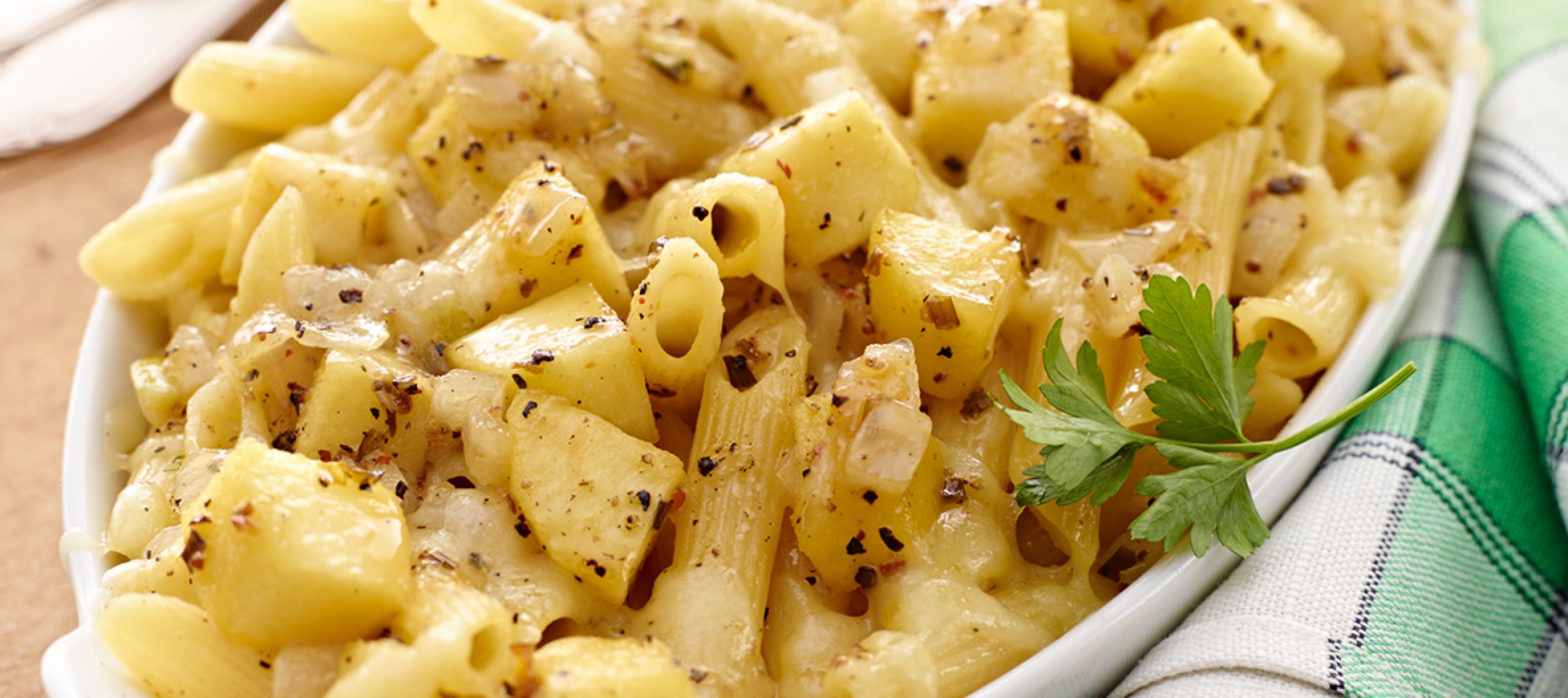 Christian Henzes Pfeffernudeln mit Apfel und Käse Rezept einfach ...