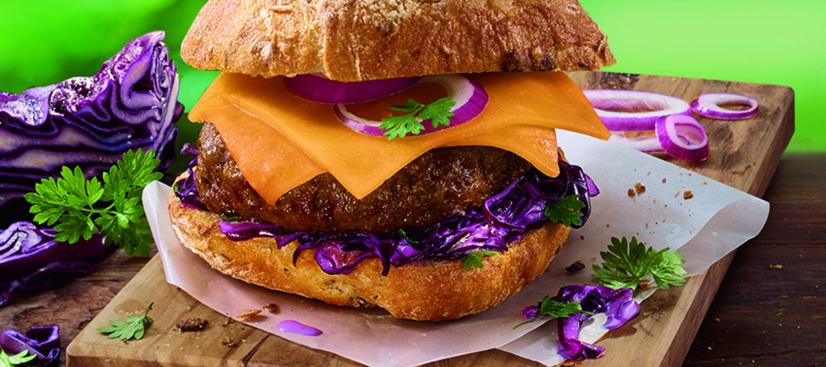 CHEDDAR-BURGER mit Rotkohl-Salat Rezept einfach zubereitet - Kerrygold